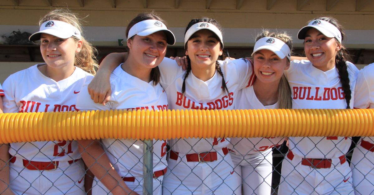SOFTBALL IHSAA SECTIONAL Crown Point VS. Hobart 2022 - NWI.Life
