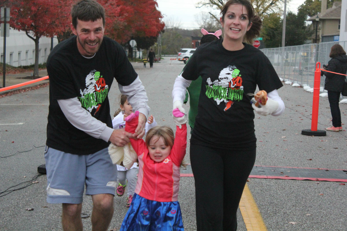 Hundreds Brave the Ghoulish Wheather for 2014 Monster Dash - GreatNews.Life