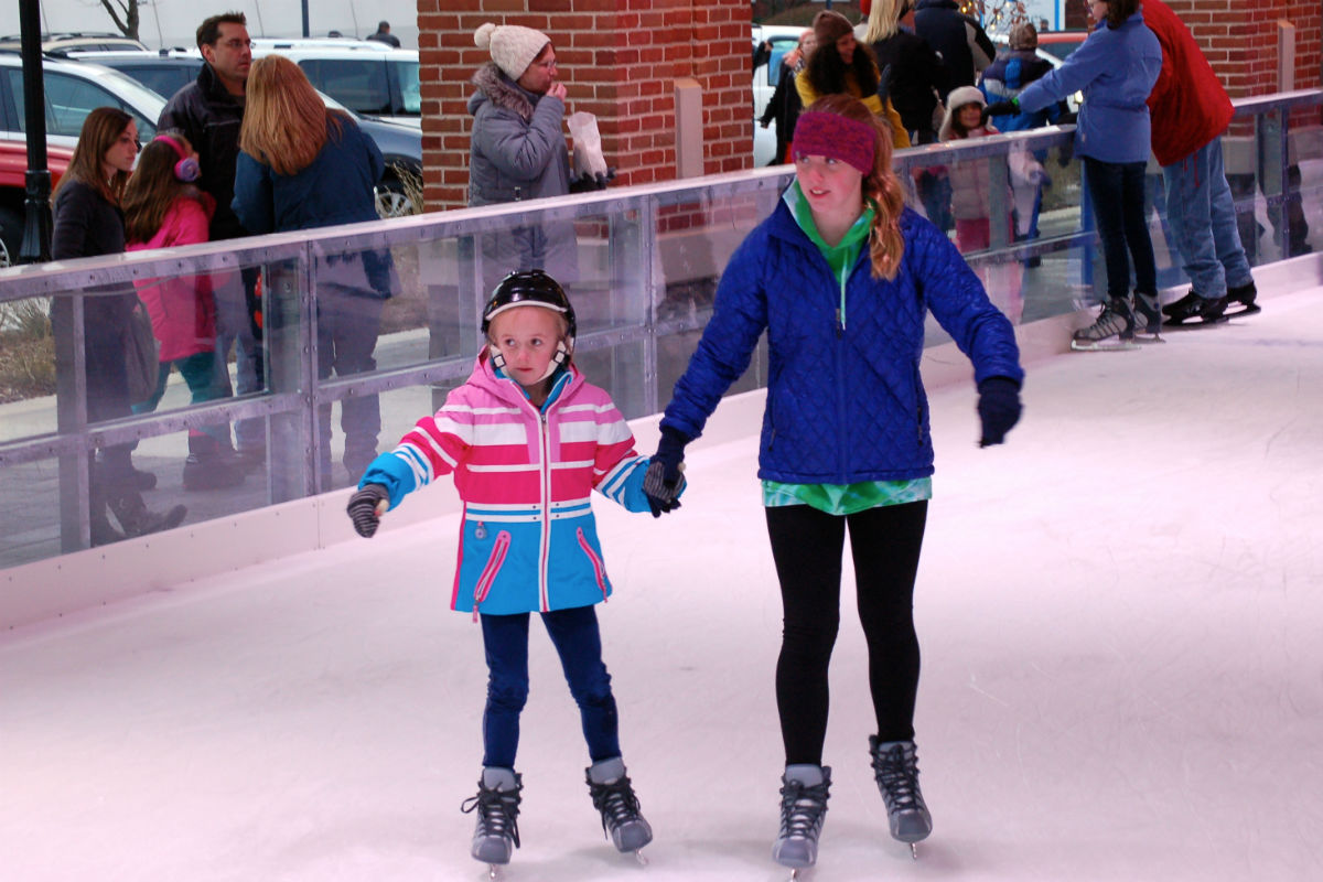 Valparaiso Holds Grand Opening for New Skating Rink - GreatNews.Life